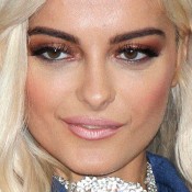 Bebe Rexha Makeup: Black Eyeshadow, Gold Eyeshadow & Mauve Lipstick ...