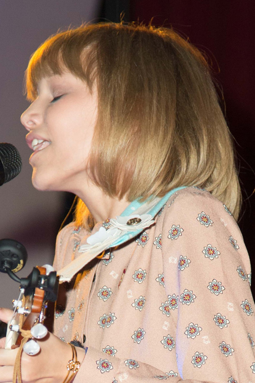 Grace Vanderwaal Straight Light Brown Blunt Cut, Bob, Straight Bangs ...