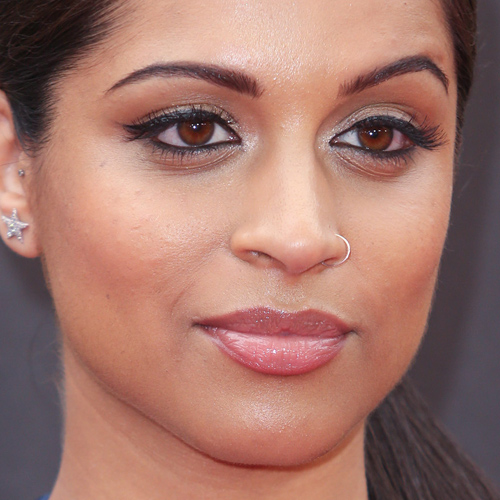 Lilly Singh Makeup: Black Eyeshadow, Gold Eyeshadow & Red Lipstick ...