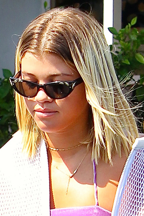 Sofia Richie Straight Honey Blonde Bob, Dark Roots Hairstyle | Steal ...