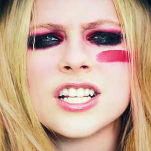 Avril Lavigne Makeup: Gray Eyeshadow & Clear Lip Gloss | Steal Her Style