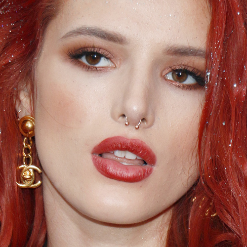 Demi Lovato Makeup: Beige Eyeshadow & Red Lipstick | Steal Her Style