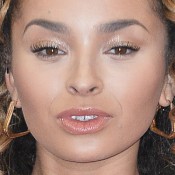 Ella Eyre Makeup: Black Eyeshadow, Nude Eyeshadow & Mauve Lipstick ...