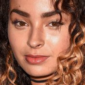 Ella Eyre Makeup: Black Eyeshadow, Silver Eyeshadow & Purple Lipstick ...