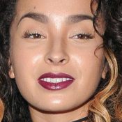 Ella Eyre Makeup: Black Eyeshadow, Nude Eyeshadow & Peach Lipstick ...
