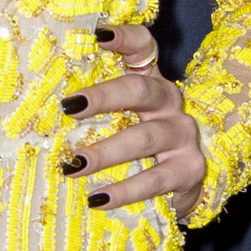 Hailee Steinfeld Red Nails | Steal Her Style
