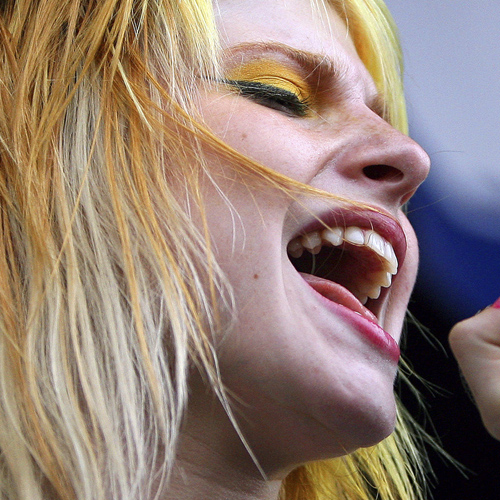 Hayley Williams Makeup: Silver Eyeshadow & Orange Lipstick | Steal Her ...