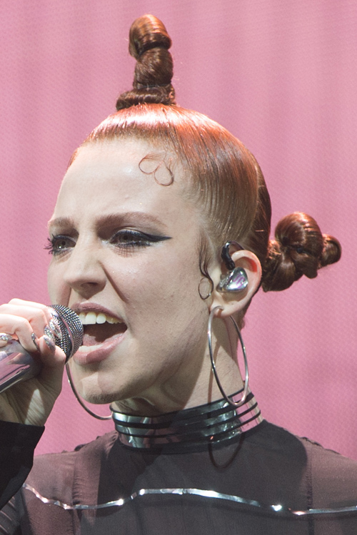 Jess Glynne's Hairstyles & Hair Colors | Steal Her Style