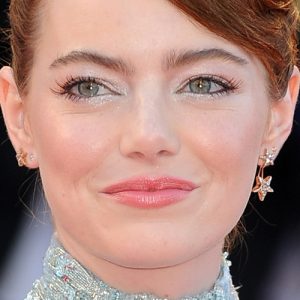 Emma Stone Makeup: Pink Eyeshadow & Pink Lipstick | Steal Her Style