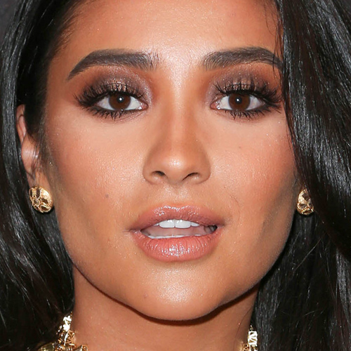 Ciara Makeup: Black Eyeshadow, Brown Eyeshadow & Nude Lipstick | Steal ...