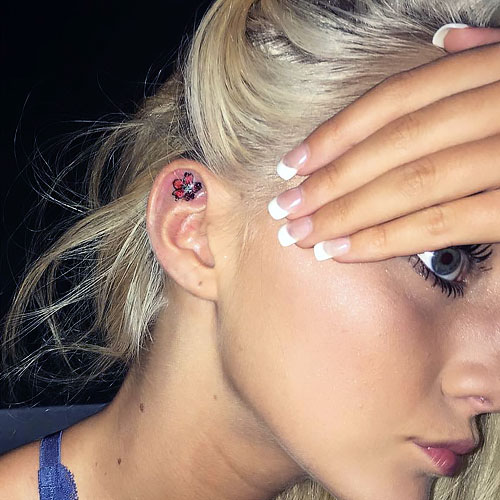 Tasia Alexis Writing Shoulder Blade Tattoo | Steal Her Style