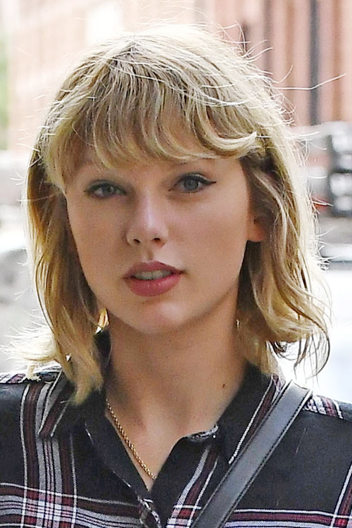 Taylor Swift Wavy Light Brown Bob, Straight Bangs Hairstyle | Steal Her ...