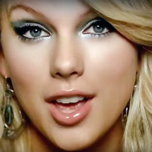 Taylor Swift Makeup: Pink Eyeshadow & Fuchsia Lipstick | Steal Her Style