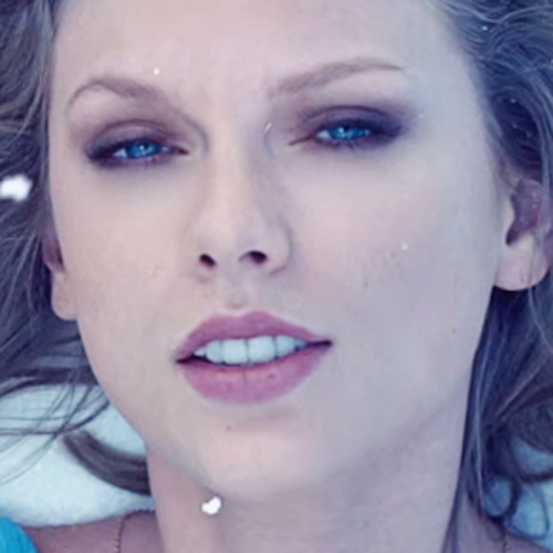 Taylor Swift's Makeup Photos & Products | Steal Her Style