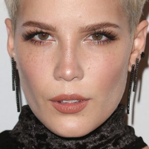 Kesha Makeup: & Clear Lip Gloss | Steal Her Style