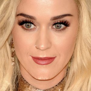 Katy Perry Makeup: Brown Eyeshadow, Gold Eyeshadow & Bubblegum Pink ...