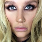 Kesha Makeup: & Black Lipstick, Silver Lipstick | Steal Her Style