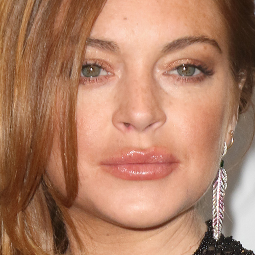 Avril Lavigne Makeup: Gray Eyeshadow & Clear Lip Gloss | Steal Her Style