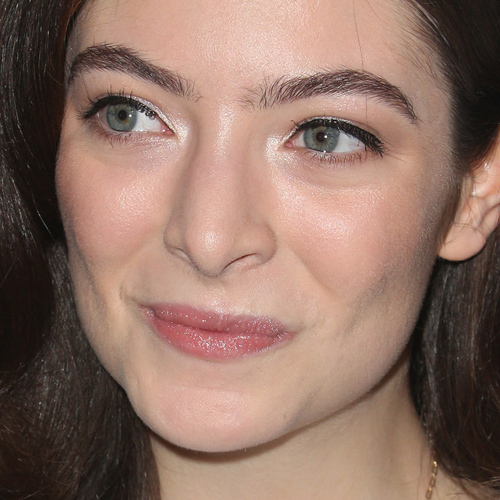 Lorde's Makeup Photos & Products | Steal Her Style