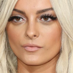 Bebe Rexha Makeup: Black Eyeshadow, Silver Eyeshadow & Blue Lipstick ...