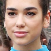 Dua Lipa Makeup: Black Eyeshadow, Taupe Eyeshadow & Peach Lipstick ...