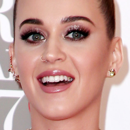Katy Perry Makeup: Blue Eyeshadow, White Eyeshadow & Hot Pink Lipstick ...