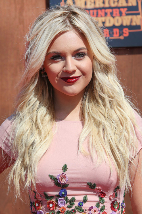Kelsea Ballerini's Hairstyles & Hair Colors | Steal Her Style