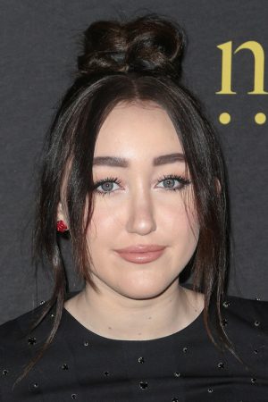 Noah Cyrus Hairstyles & Hair Colors | Steal Her Style