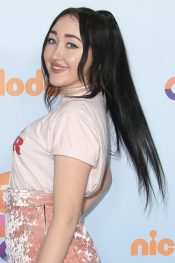 Noah Cyrus Hairstyles & Hair Colors | Steal Her Style