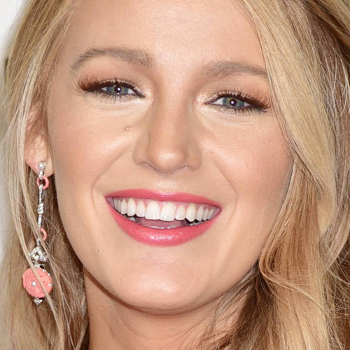 Blake Lively Makeup: Brown Eyeshadow, Gold Eyeshadow & Pink Lipstick ...