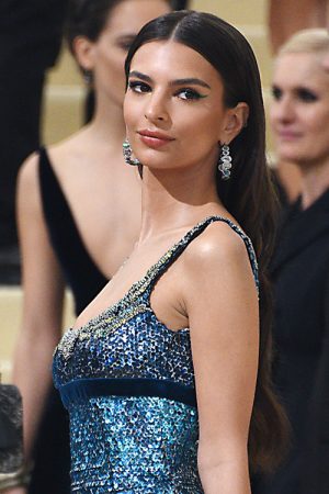 Emily Ratajkowski Wavy Dark Brown Loose Waves Hairstyle | Steal Her Style