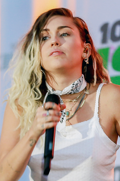 Miley Cyrus Hairstyles & Hair Colors | Steal Her Style