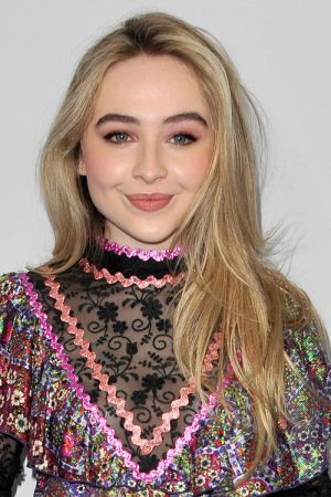 Sabrina Carpenter's Hairstyles & Hair Colors | Steal Her Style