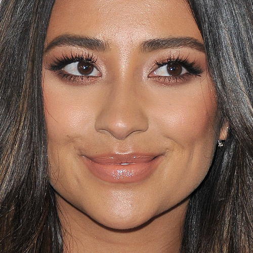 Shay Mitchell's Makeup Photos & Products | Steal Her Style