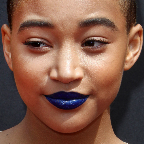 Amandla Stenberg Makeup: Nude Eyeshadow & Black Lipstick, White ...