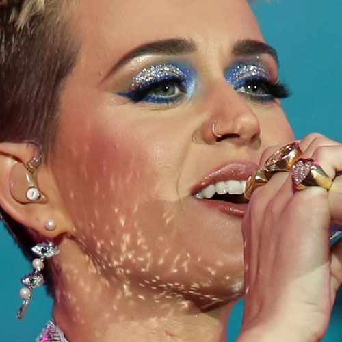 Katy Perry Makeup: Black Eyeshadow, Silver Eyeshadow & Bubblegum Pink ...