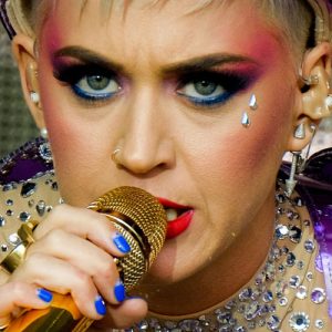Katy Perry Makeup: Blue Eyeshadow, Charcoal Eyeshadow, Gold Eyeshadow ...