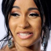 Cardi B Makeup: Black Eyeliner, Purple Eyeshadow & Nude Lipstick ...