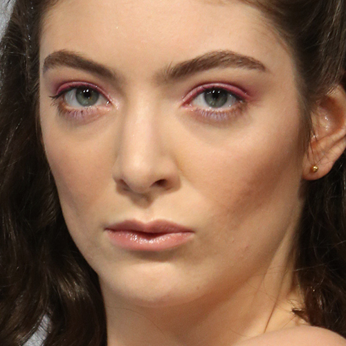 Lorde's Makeup Photos & Products | Steal Her Style