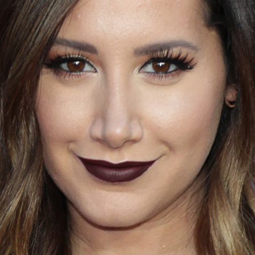 Ashley Tisdale Makeup: Black Eyeshadow, Brown Eyeshadow & Wine Lipstick ...
