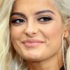 Bebe Rexha Makeup: Black Eyeshadow, Bronze Eyeshadow & Brown Lipstick ...