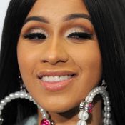 Cardi B Makeup: Black Eyeliner, Purple Eyeshadow & Nude Lipstick ...