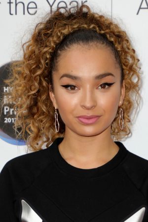 Ella Eyre's Hairstyles & Hair Colors | Steal Her Style