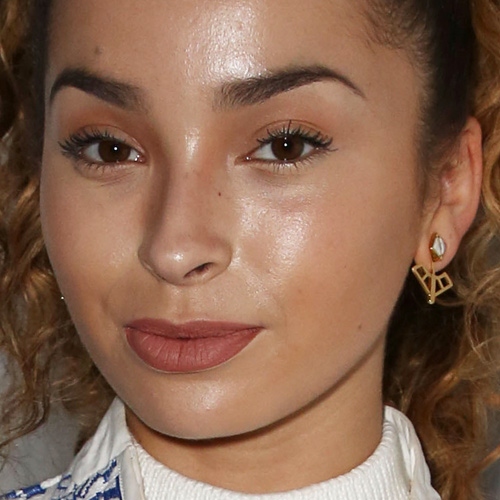 Kara Del Toro's Makeup Photos & Products | Steal Her Style