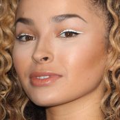 Ella Eyre Makeup: Black Eyeshadow, Gold Eyeshadow & Peach Lipstick ...