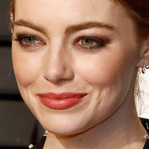 Emma Stone Makeup: Black Eyeshadow, Green Eyeshadow & Pink Lipstick ...
