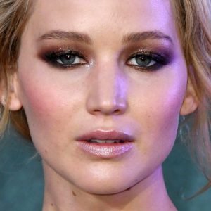 Jennifer Lawrence Makeup: Brown Eyeshadow & Peach Lipstick | Steal Her ...