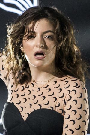 Lorde's Hairstyles & Hair Colors | Steal Her Style