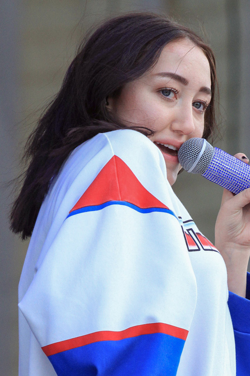Noah Cyrus Hairstyles & Hair Colors | Steal Her Style