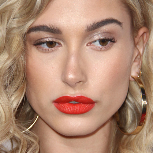 Hailey Baldwin Makeup: Black Eyeshadow, Bronze Eyeshadow, Brown ...